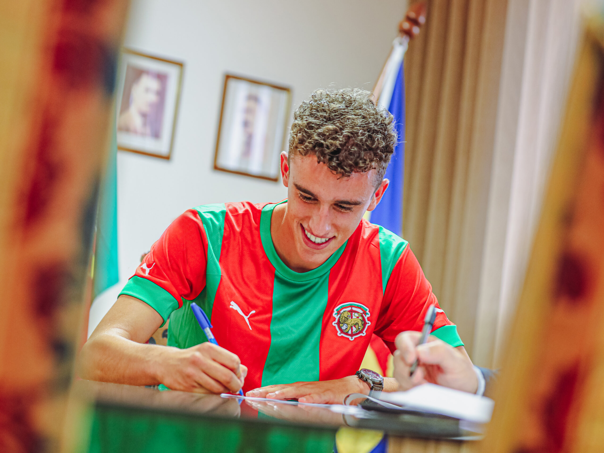 João Castro assina contrato profissional – CSM